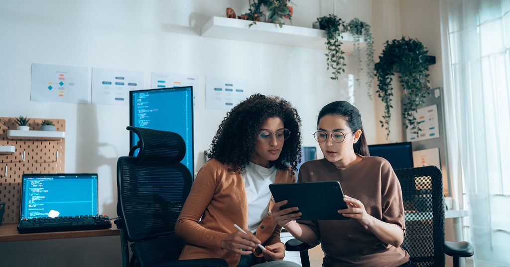 CS vs IT: What's the Difference? Career & Salary Comparison